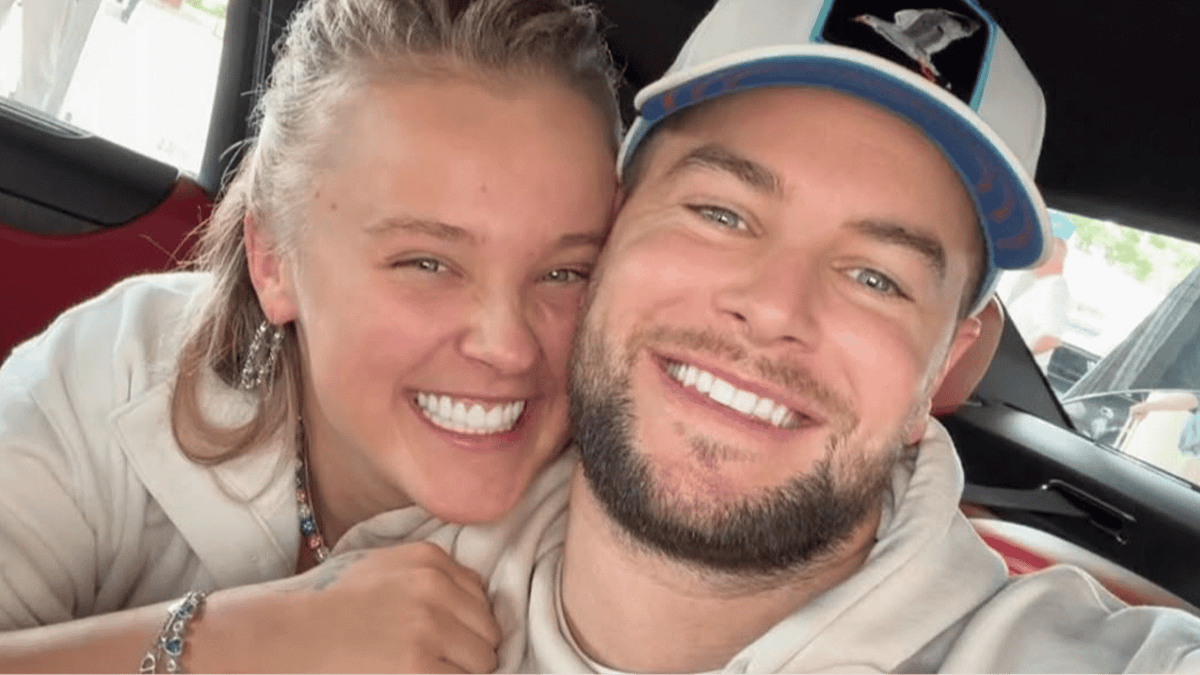 JoJo Siwa fans extremely alarmed after boyfriend says he’s 'single' on ...
