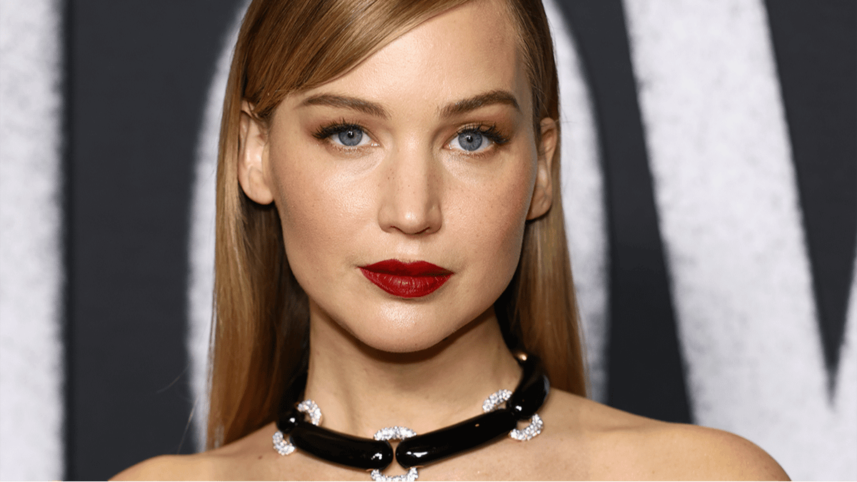 Jennifer Lawrence explains why she's 'not sensitive' about filming nude ...