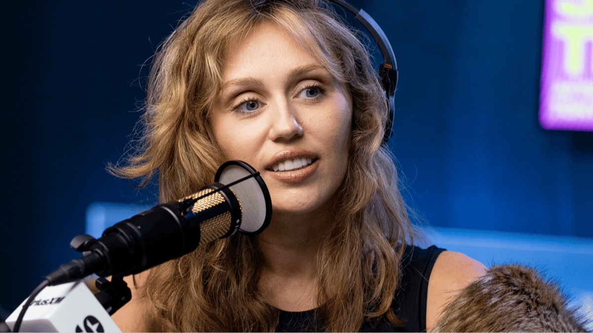 Miley Cyrus explains how she really feels about dad Billy Ray's new ...
