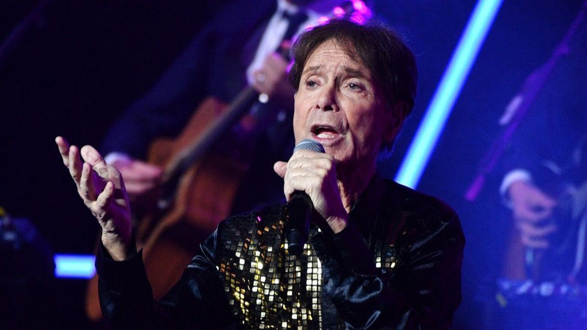 Symptoms of prostate cancer revealed as Sir Cliff Richard, 85, shares ...