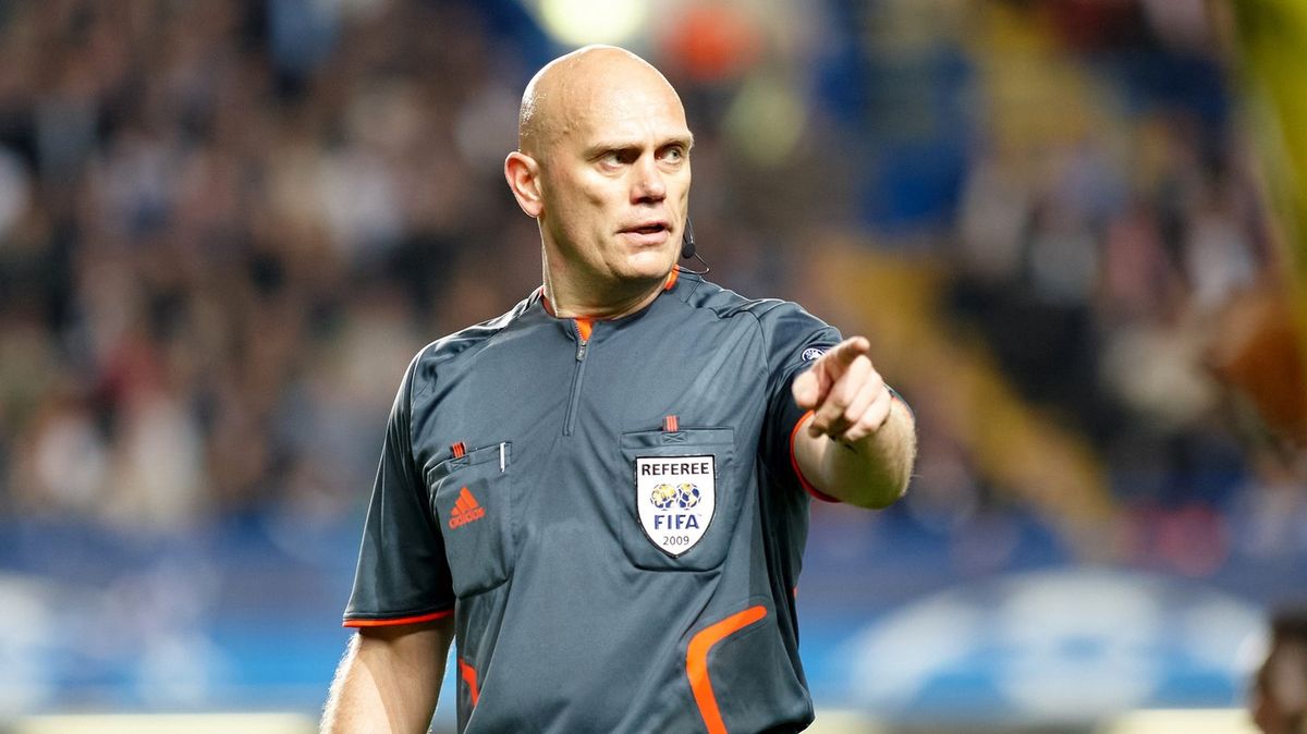 Chelsea vs Barcelona Referee Sent Death Threats Now Living Very ...