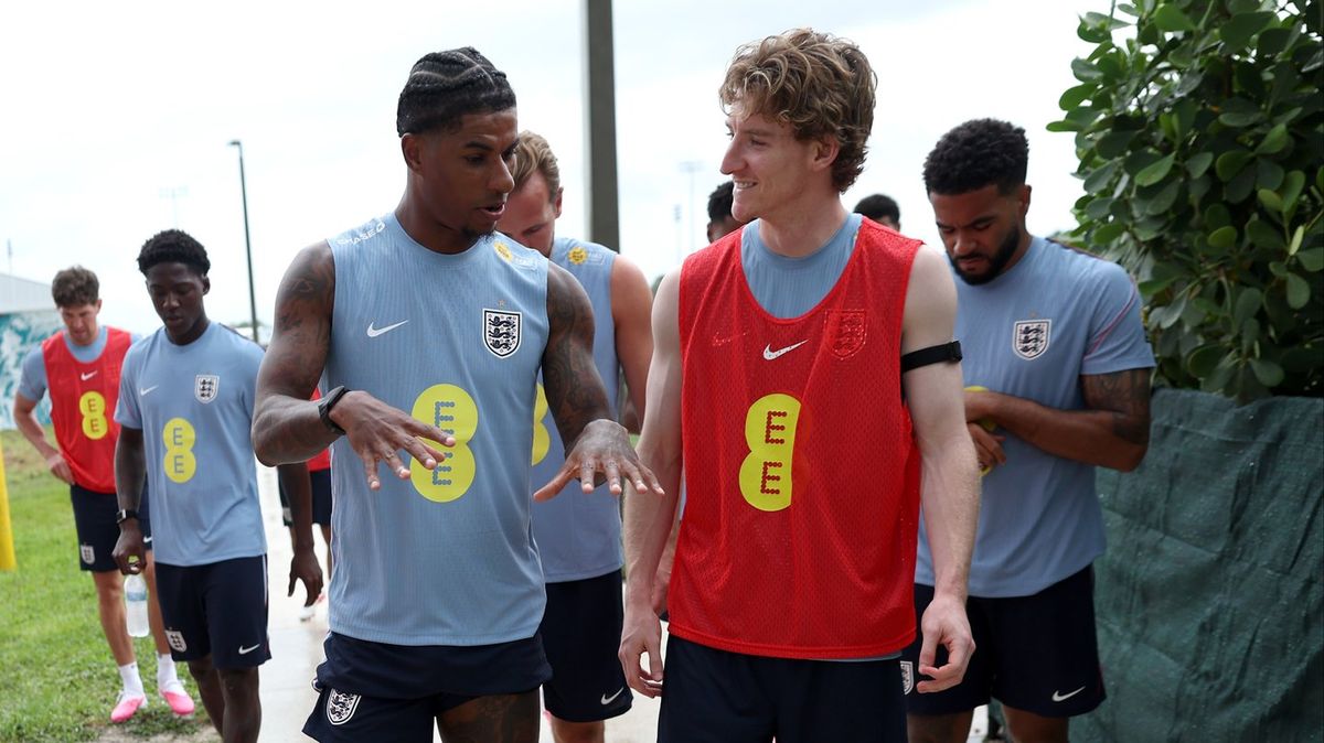 Marcus Rashford's gesture to Anthony Gordon after Barcelona move was ...