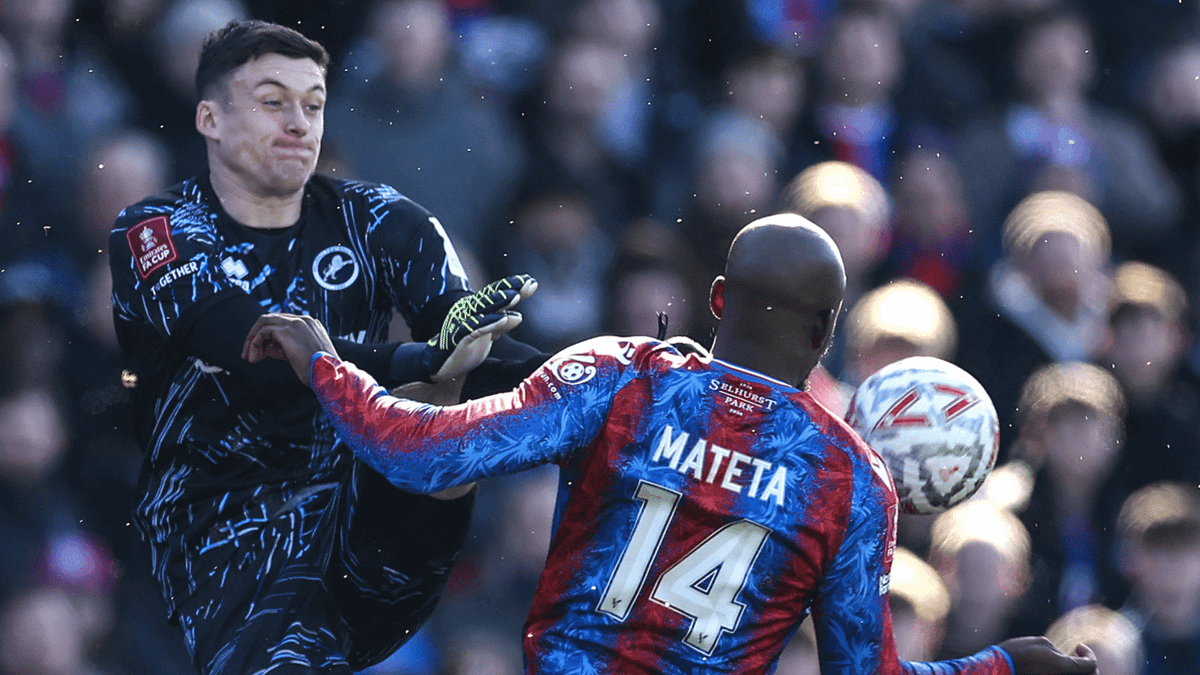 Ex-Premier League referee reveals the punishment Millwall goalkeeper ...
