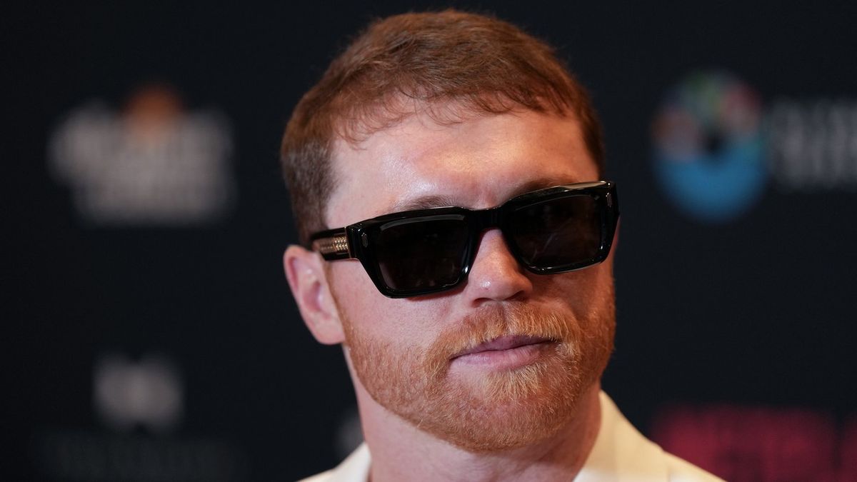 Canelo Alvarez Interrupts Presenter after Hearing Awkward UFC Comment