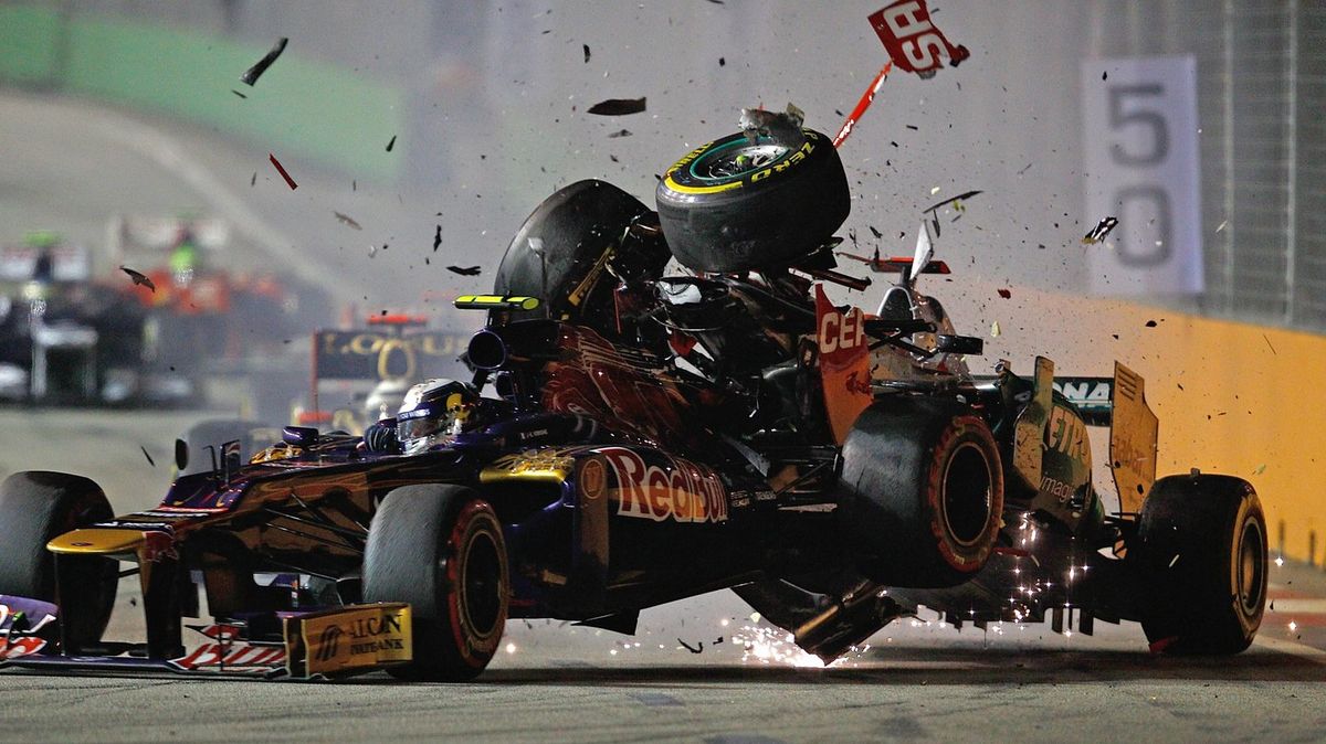 Michael Schumacher Suffered Singapore GP Horror Crash Resulting in 10 ...