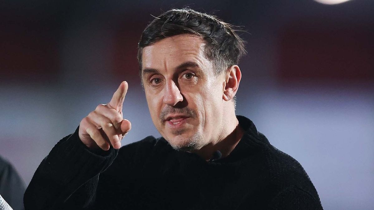 Gary Neville's instant response to Man City fan abusing him at Carabao ...