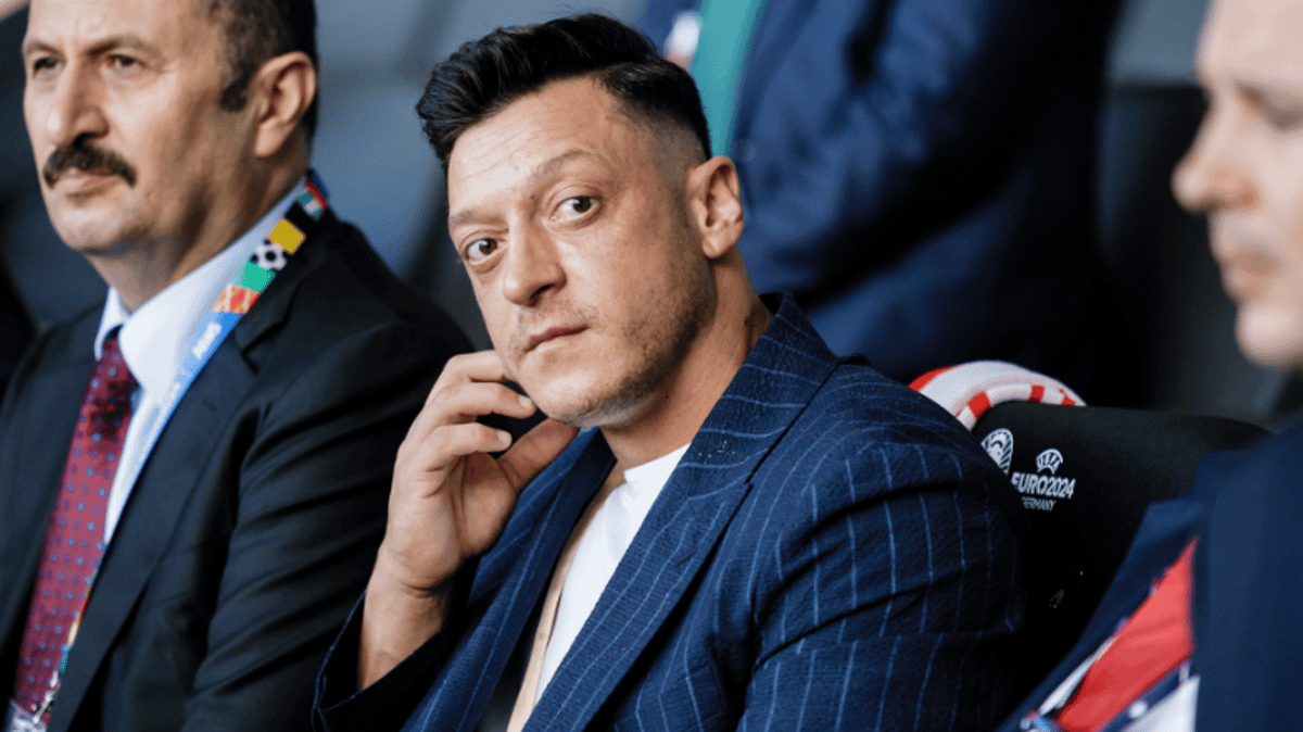 Ex-Arsenal star Mesut Ozil makes controversial career change after ...