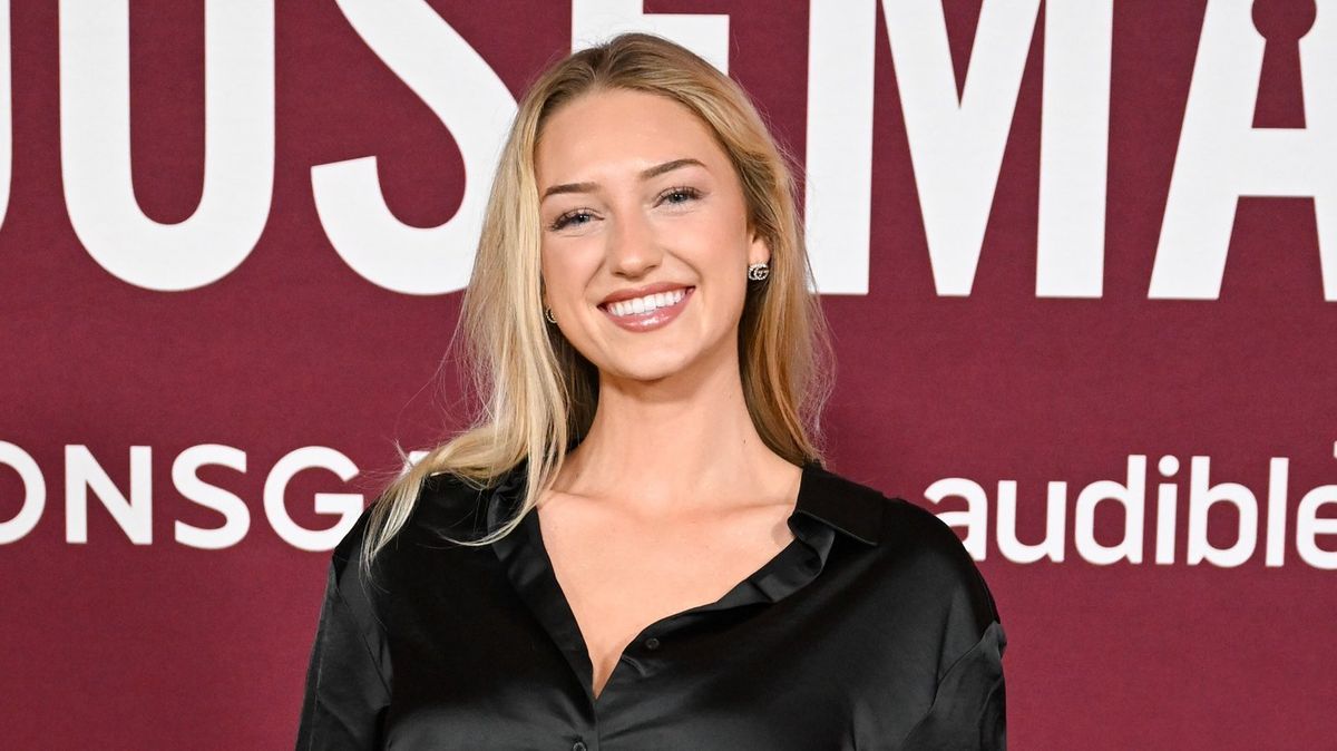 Ring Girl Sydney Thomas Reveals Jake Paul's Private Message to Her