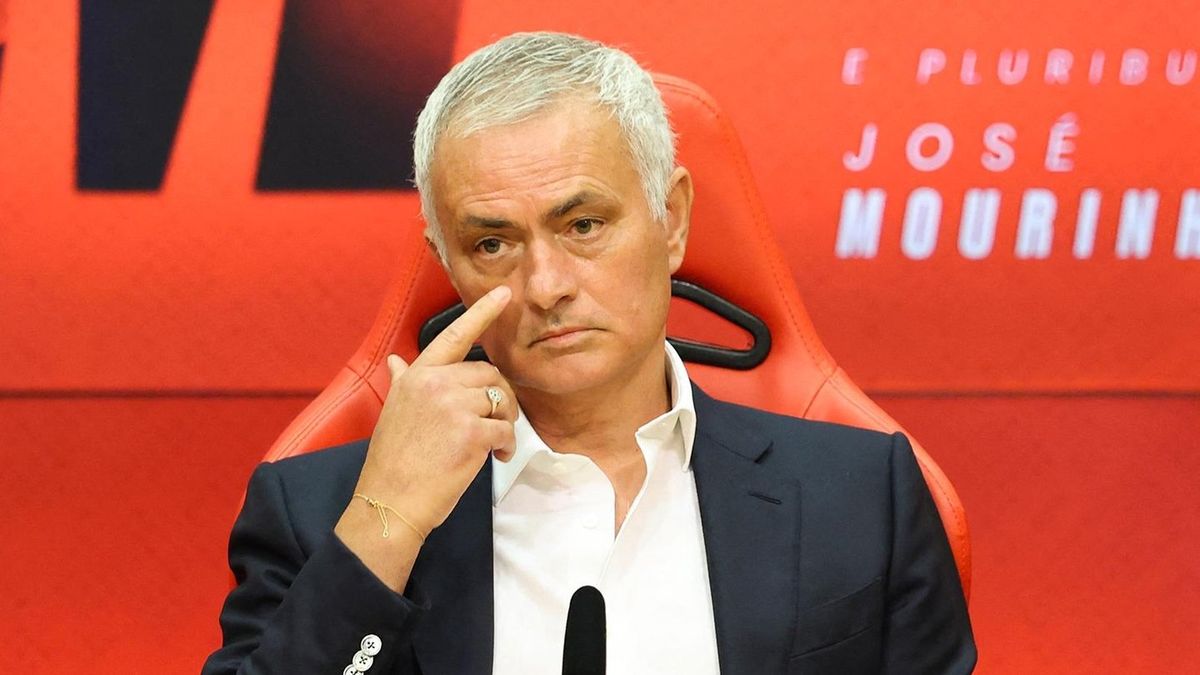 Jose Mourinho Has Unusual Clause Inserted Into Benfica Contract