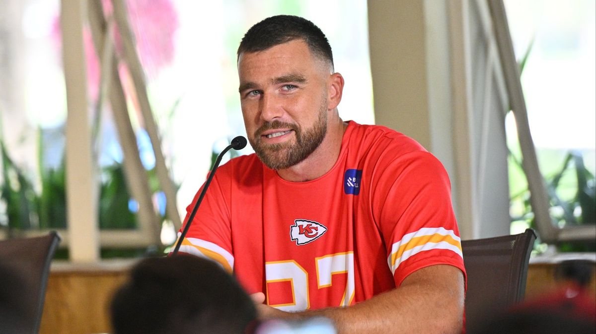 Travis Kelce Addresses Xavier Worthy Injury following Viral Taylor ...