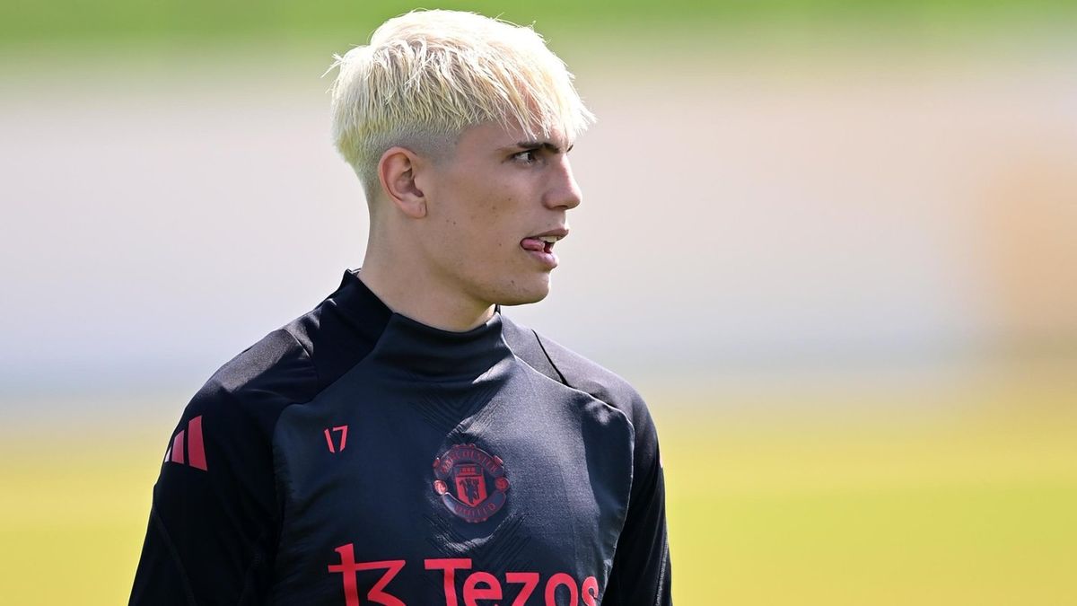 Alejandro Garnacho breaks silence with cryptic post after 'rejecting ...