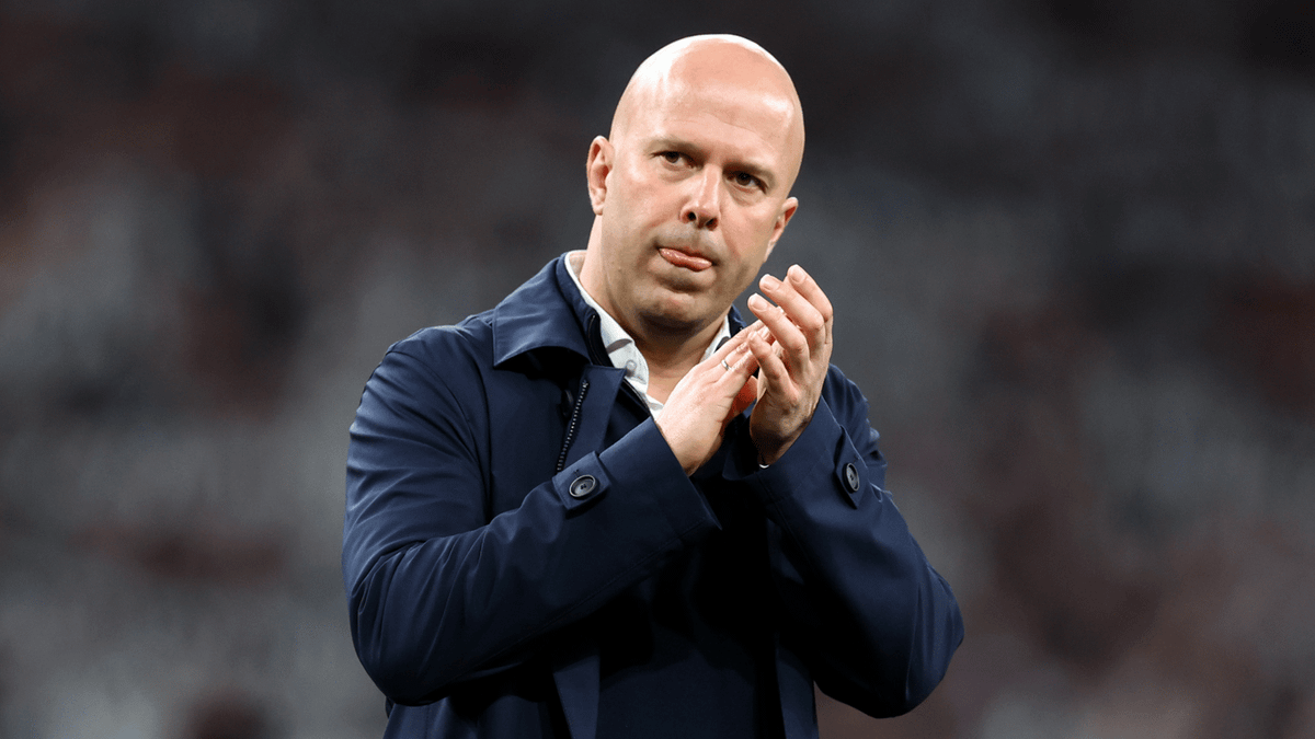 Arne Slot handed huge blow as Liverpool star forced to leave ...