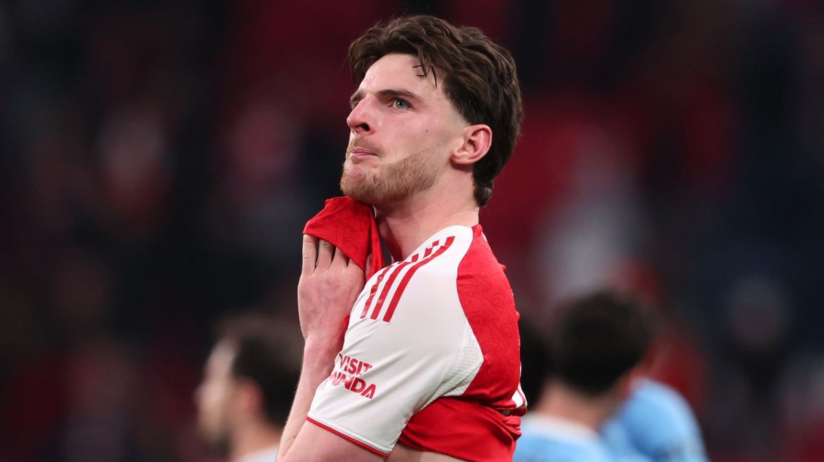 Declan Rice footage during Carabao Cup ceremony leaves Arsenal fans ...