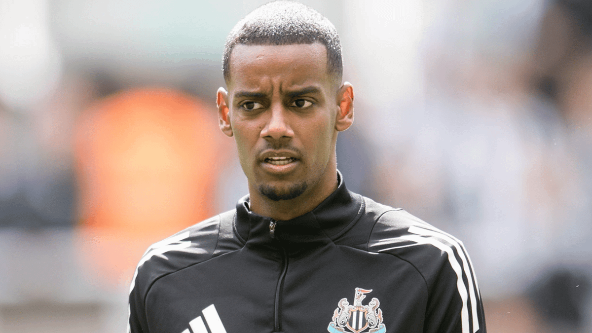 Alexander Isak drops bombshell demand to Newcastle to sign new contract ...