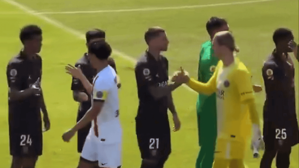 Two PSG players 'refuse to shake hands' during inter-squad friendly ...