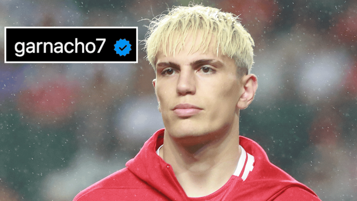 Man Utd fans spot what Alejandro Garnacho did before West Ham friendly ...