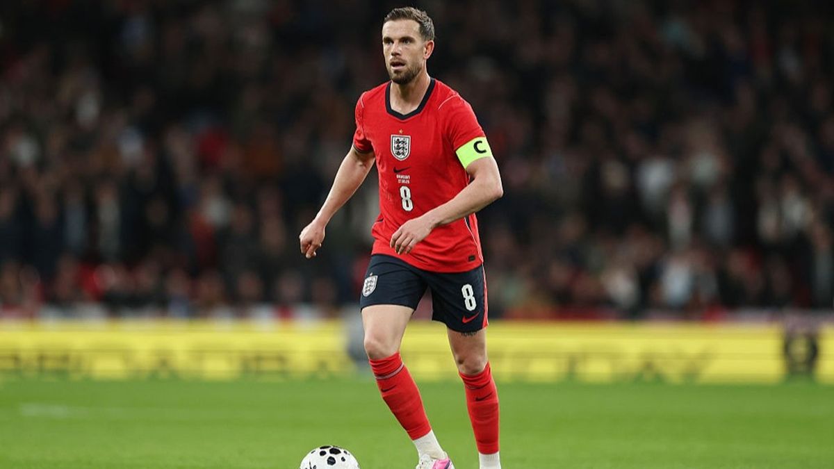 Jordan Henderson hits back at England fans after they boo Ben White