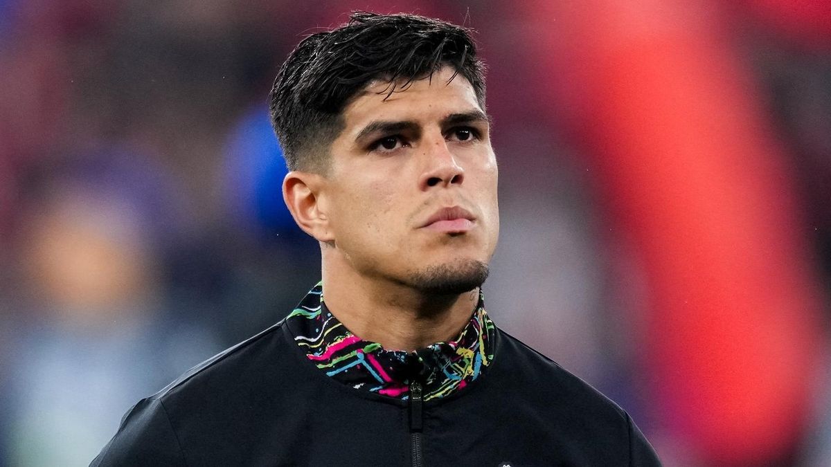 Piero Hincapie faces awkward conversation with one Arsenal player if he ...