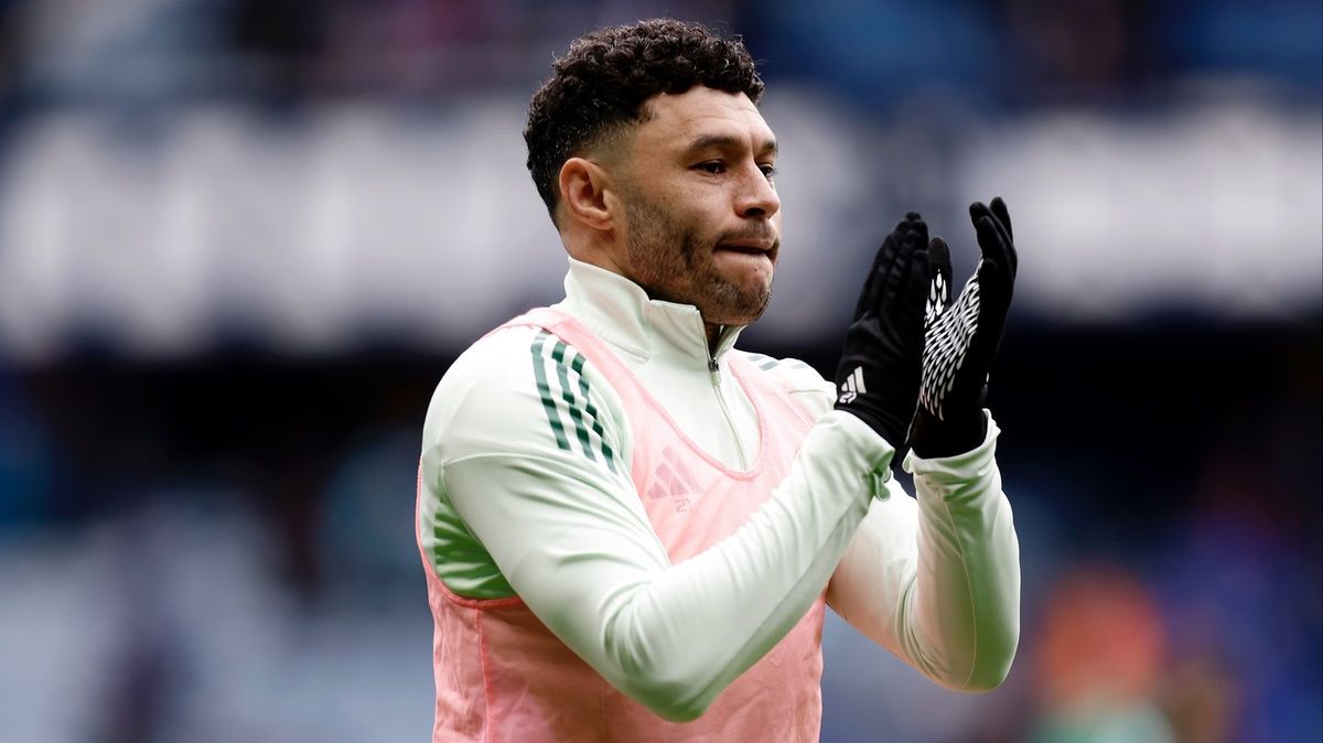 Celtic fans make up their mind on Alex Oxlade-Chamberlain after half ...
