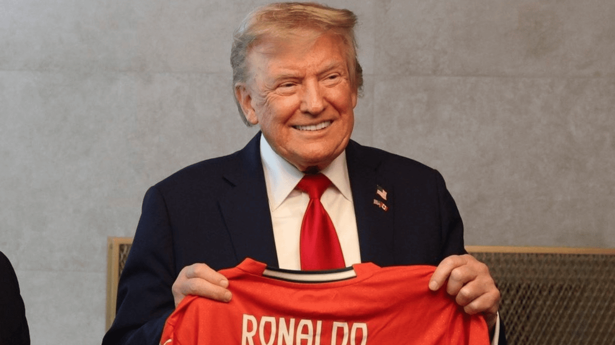 Fans spot personal message Cristiano Ronaldo wrote to Donald Trump on ...