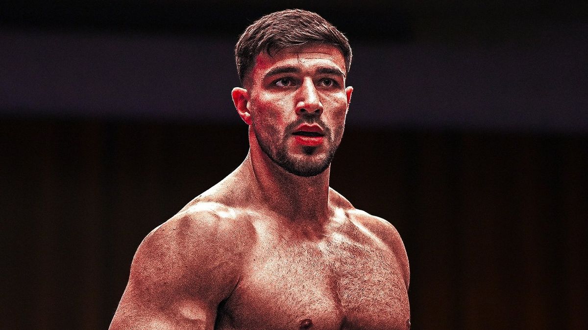 Tommy Fury receives shock world championship fight offer on one condition