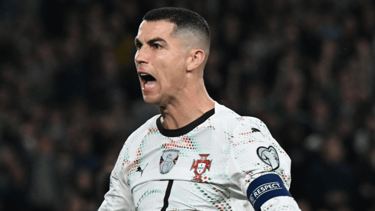 Cristiano Ronaldo's Response to Ireland Fan After Being Given Straight ...