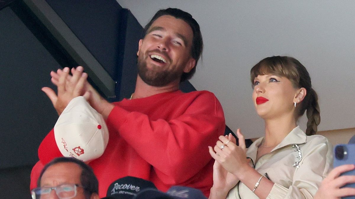 Taylor Swift Made Bizarre Kansas City Chiefs Stadium Entrance to Cheer ...
