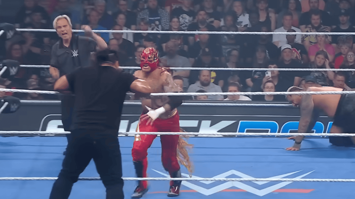 WWE referee issues public apology after making major error during main ...