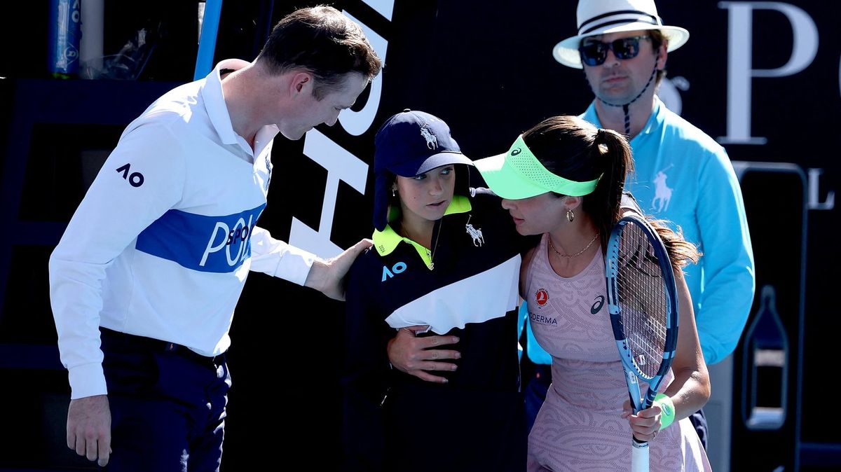 Australian Open Player Forced to Step In After Worrying Ball Girl Incident