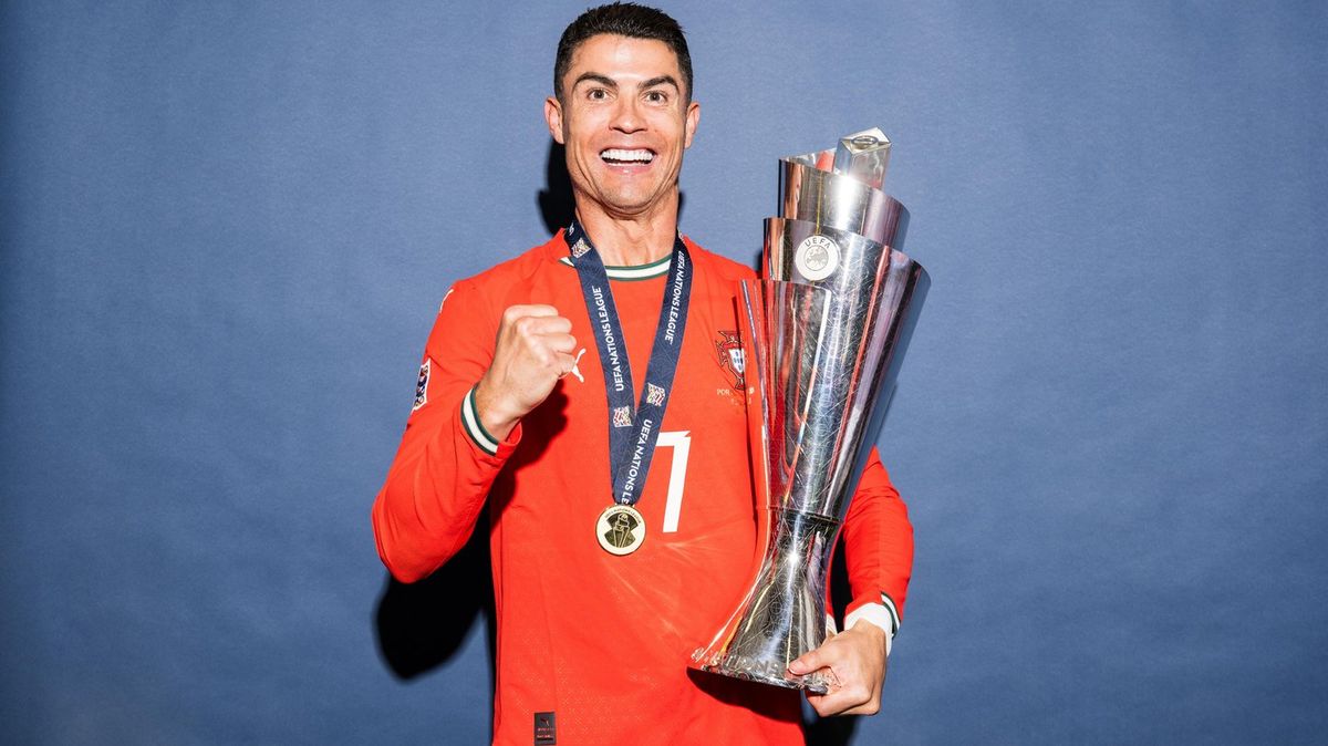 Cristiano Ronaldo's trophy haul compared to Lionel Messi and there's a ...