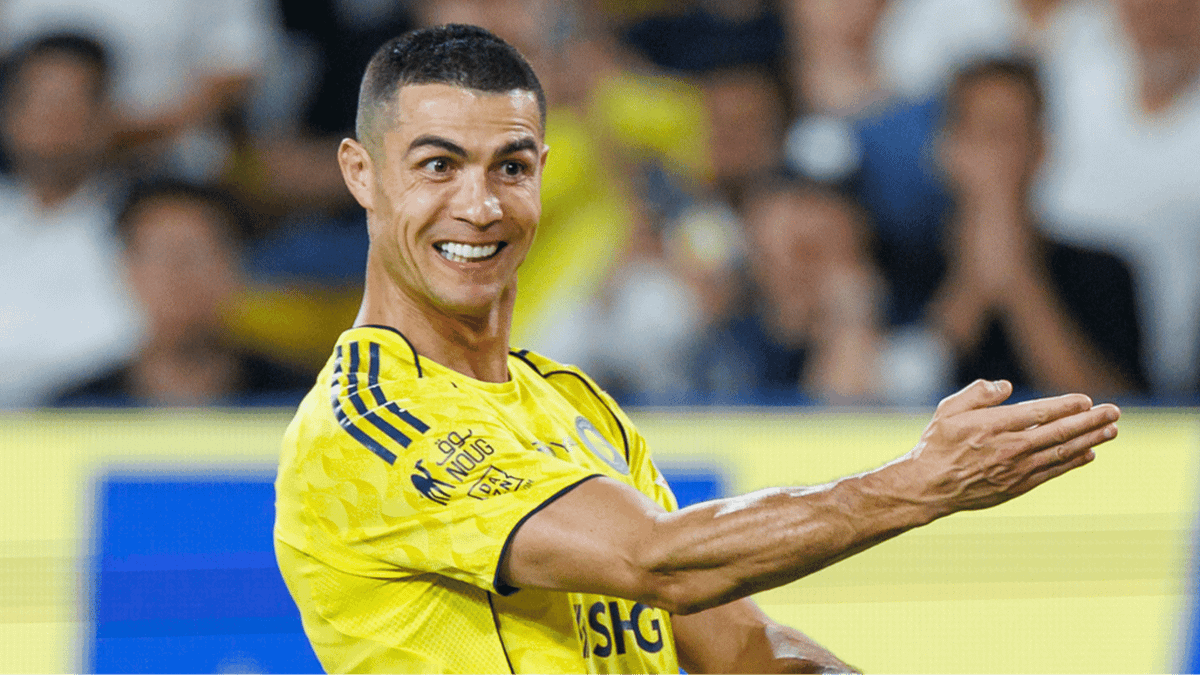 Cristiano Ronaldo Refuses to Speak in Man Utd WhatsApp Chat Because of ...