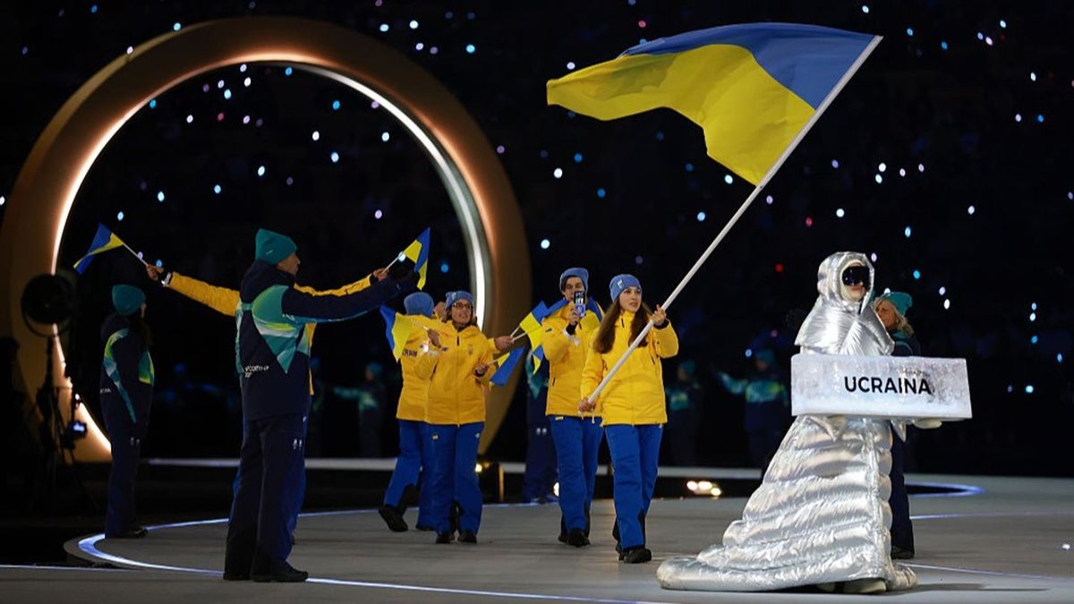 Mystery figure who held Ukraine placard at Olympics opening ceremony ...