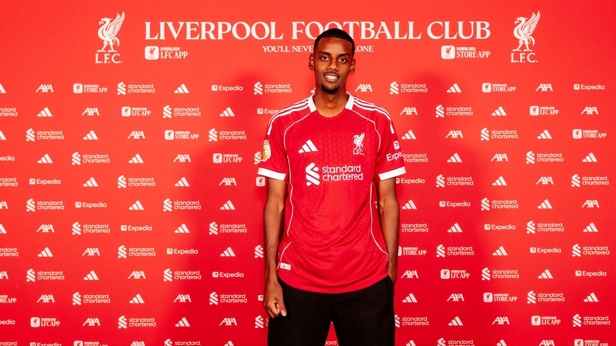 Alexander Isak's Instant Reaction to Liverpool Signing Hugo Ekitike ...