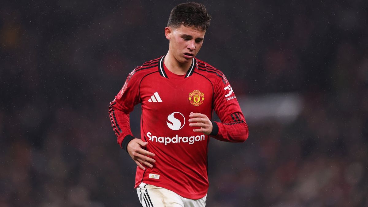 Man Utd Fans Disgusted By Diogo Dalot's Comments About Shea Lacey's Red ...