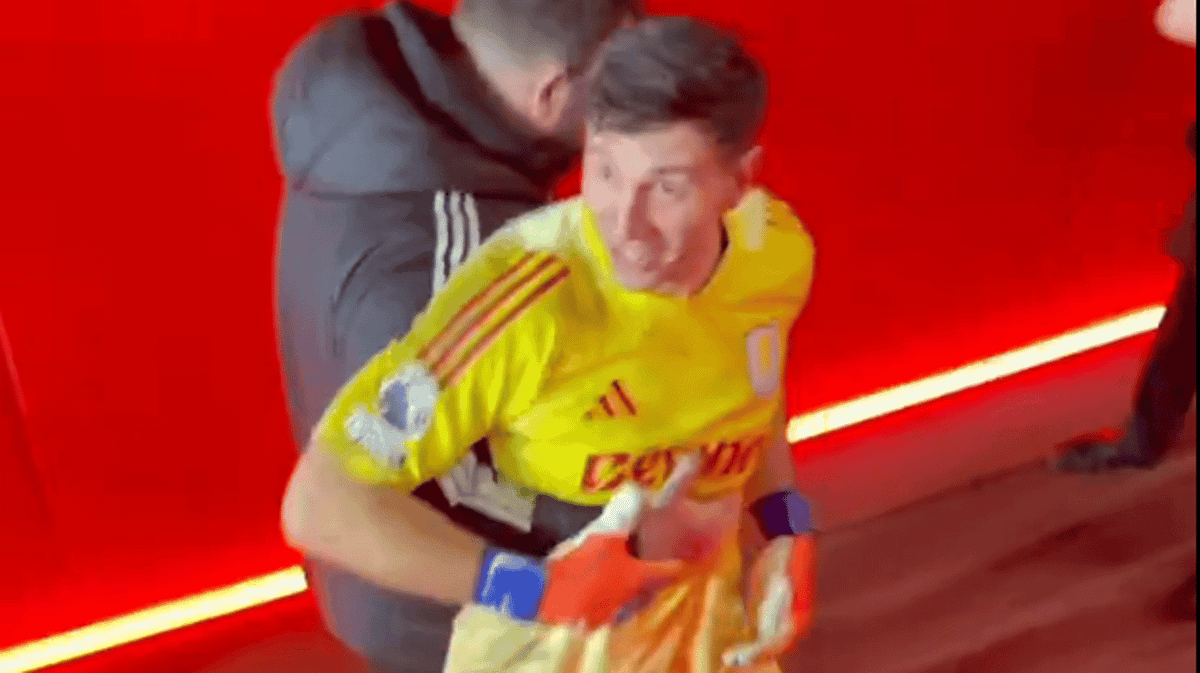 Emi Martínez Restrained by Staff After Being ‘Rattled’ by Arsenal Fans