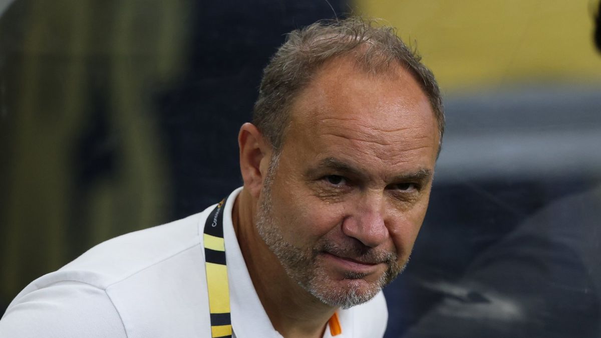 Haiti Coach Leads Nation to World Cup Despite Having Never Set Foot in ...