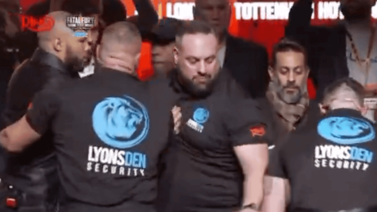 Fans stunned after seeing what Nigel Benn did to Chris Eubank Jr ...