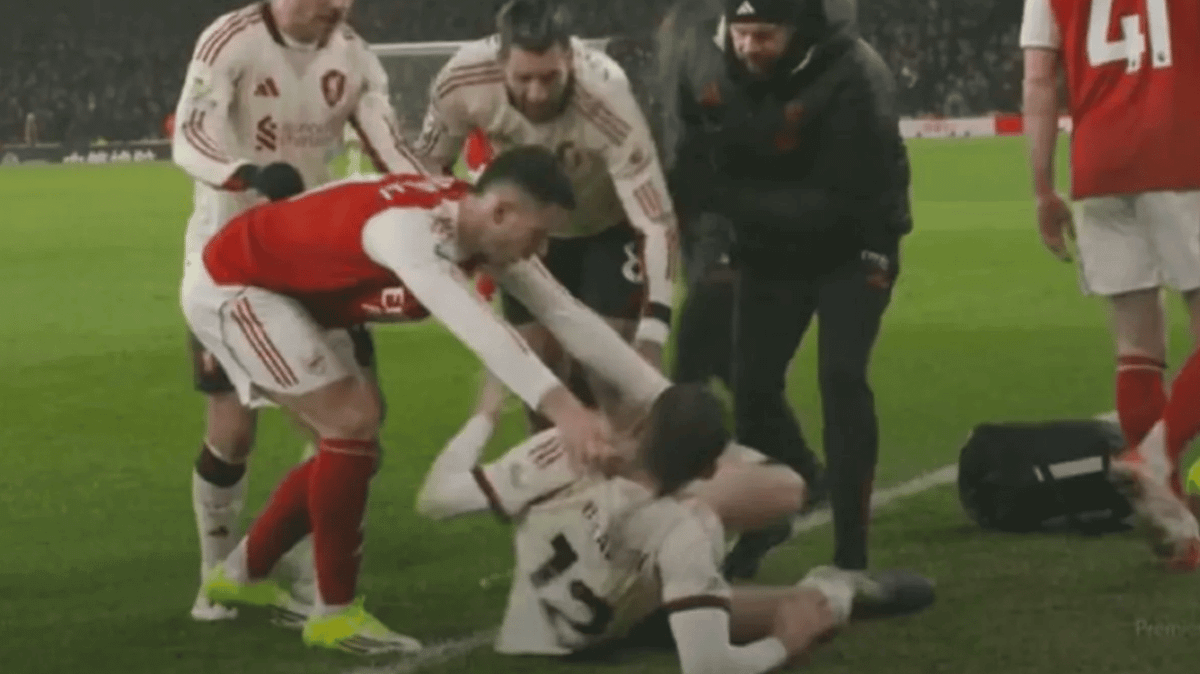 Gary Neville Called Out For Comments On Gabriel Martinelli After Conor ...
