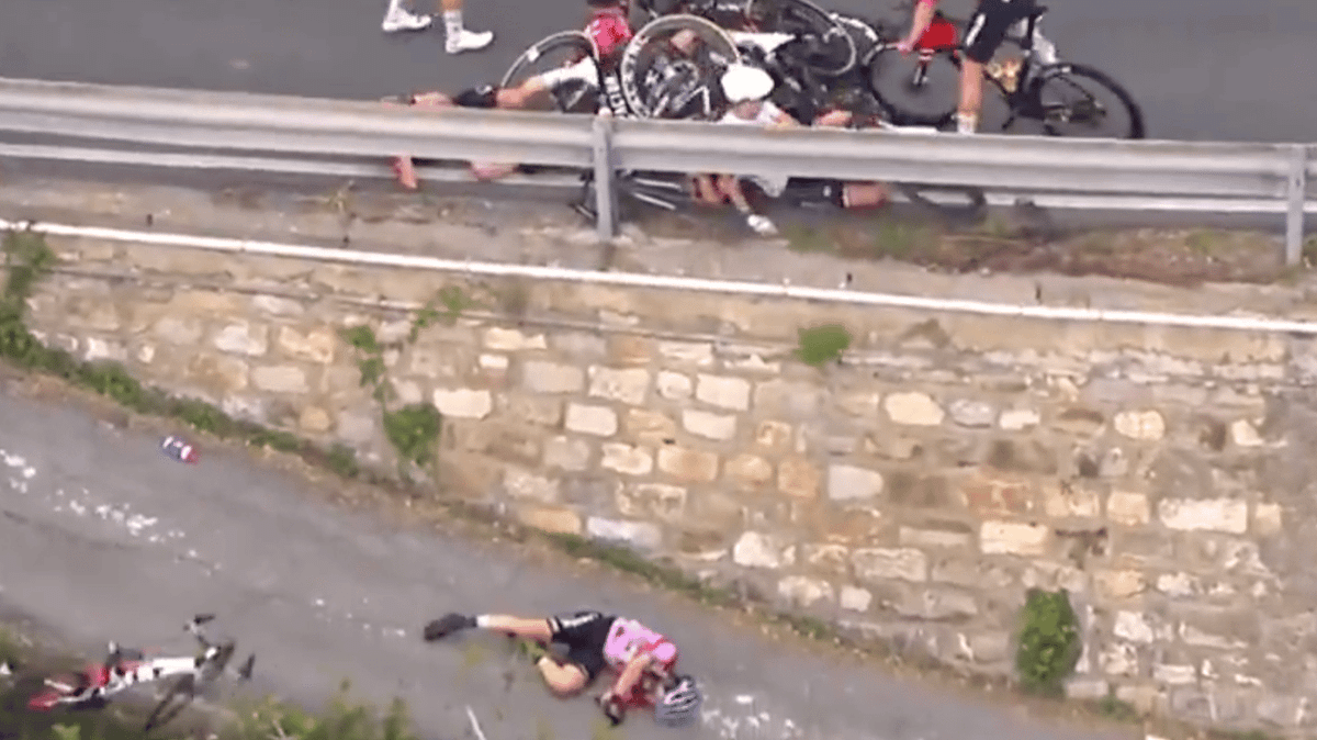 Cyclist rushed to hospital after horrifying head-first crash at Milan ...