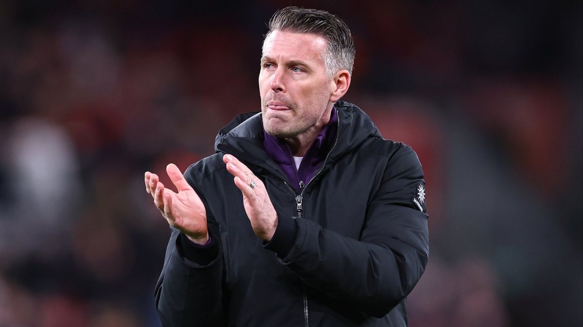 Wolves Manager Rob Edwards Makes Shock Admission After Draw at Old Trafford