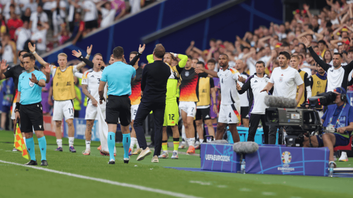 PSG vs Bayern Munich referee sparked outrage in Germany with decision ...