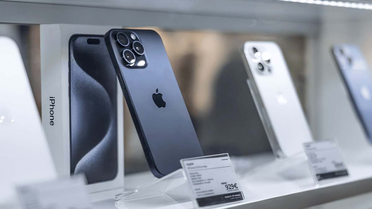 Apple users baffled after spotting mysterious purple dot in corner of ...