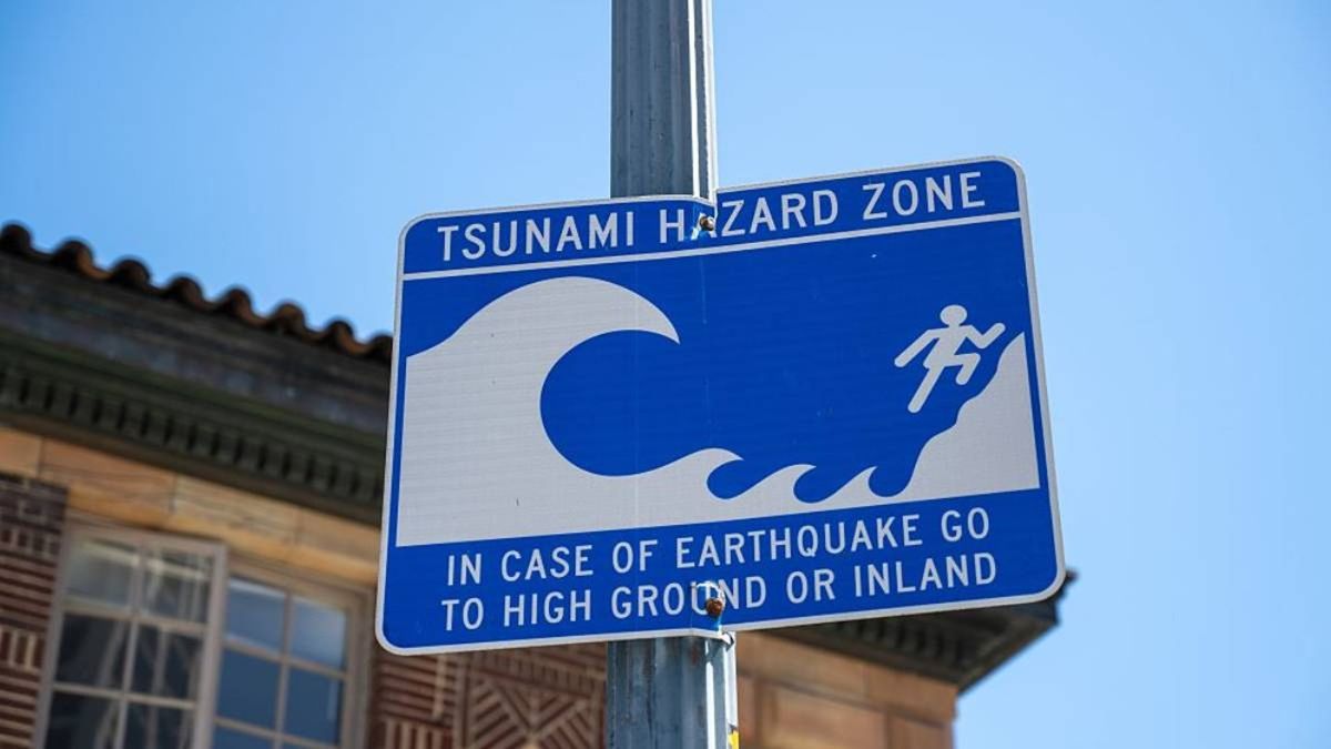 Scientists issue warning over 1,000ft ‘mega tsunami’ that could ...