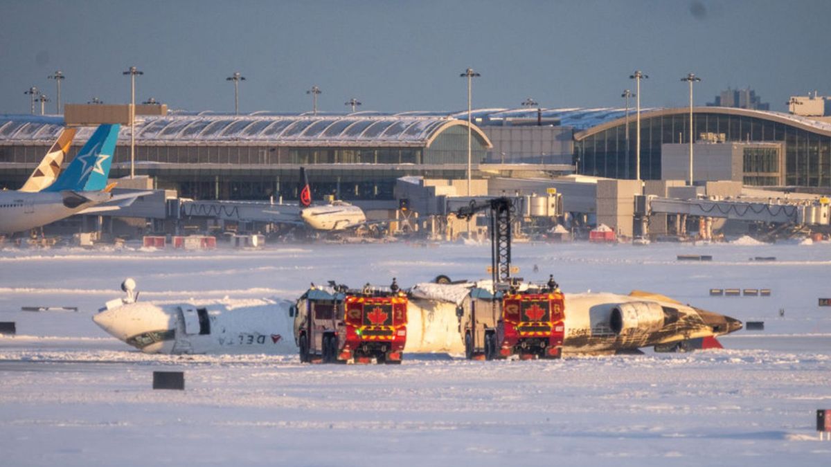 Shocking footage shows aftermath of Delta plane crash after it landed ...