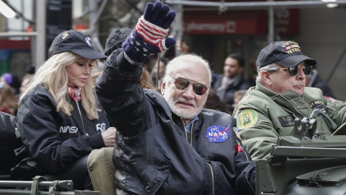 Buzz Aldrin gives six-word response to NASA's Artemis 2 mission as he ...