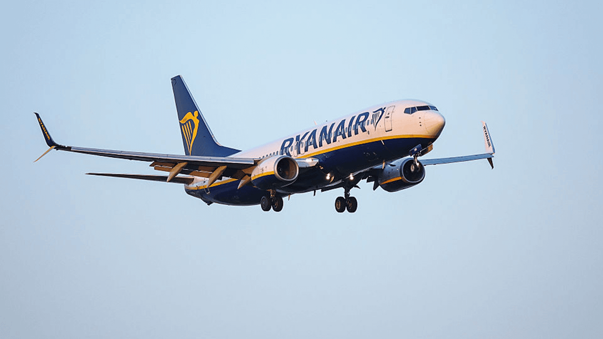Ryanair slammed over 'unfair' policy charging parents to sit with children
