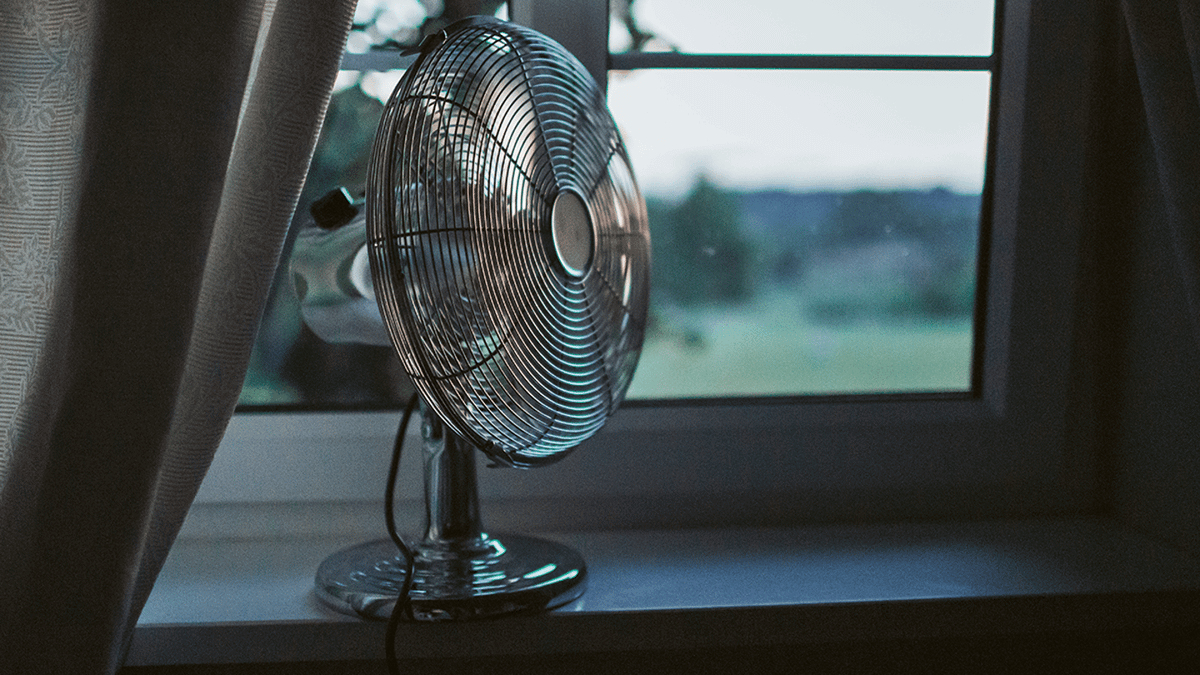 Doctor issues warning over alarming health risks of sleeping with fan ...