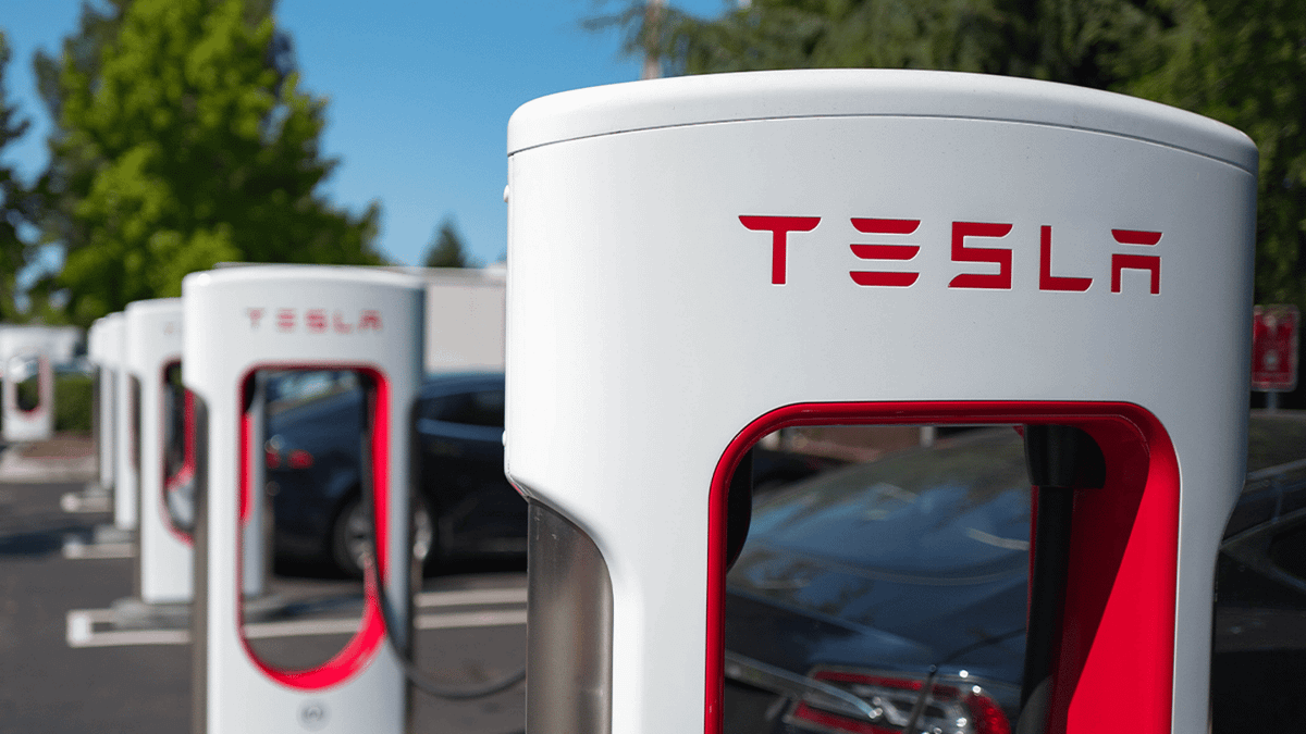 Tesla is missing a mysterious $1,400,000,000 from its books and experts ...