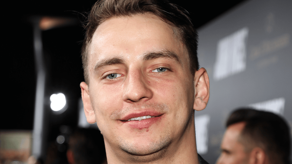 What will happen to controversial YouTuber star after deportation halt ...
