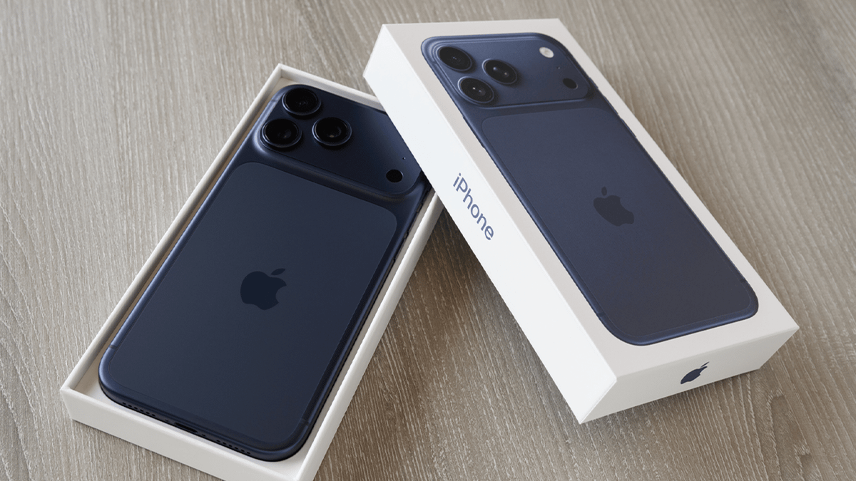 Man buys $1,000 phone from major retailer but is shocked by $10 item he ...